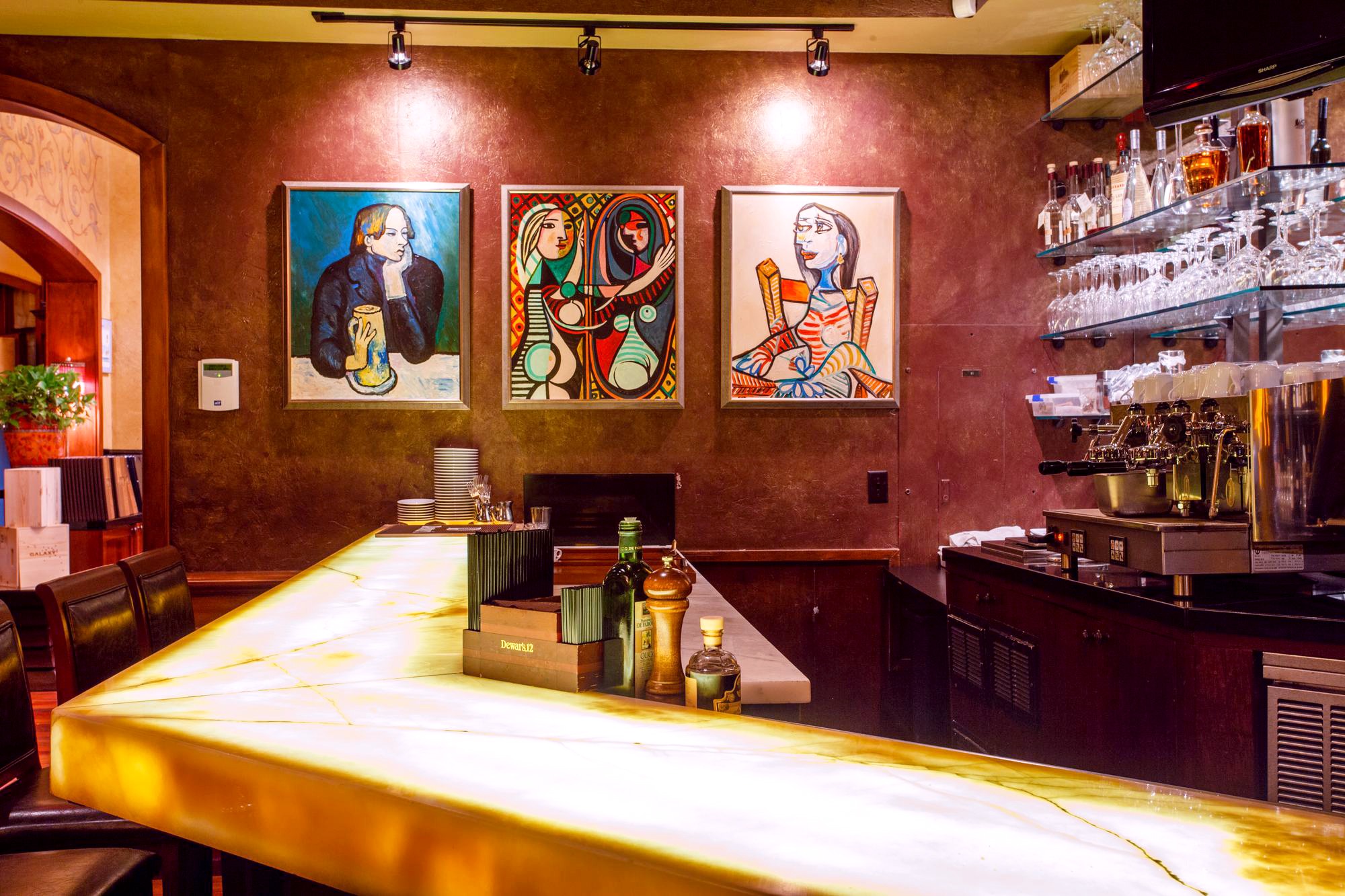 Happy Hour / Lounge | Angelina's Ristorante